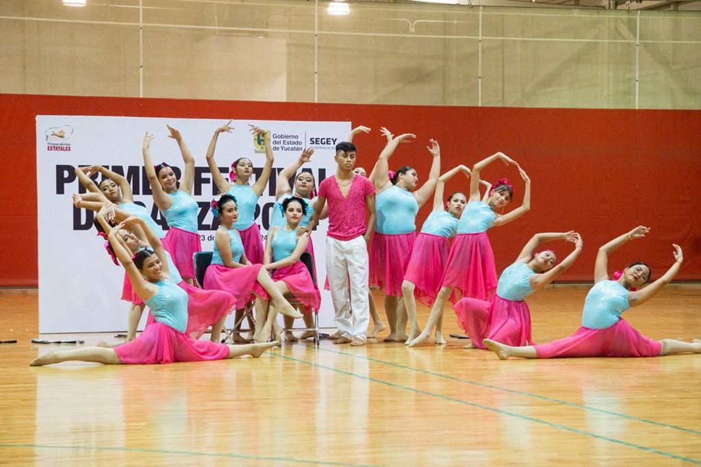 Brillan estudiantes de bachillerato en el Primer Festival de Danza de ...